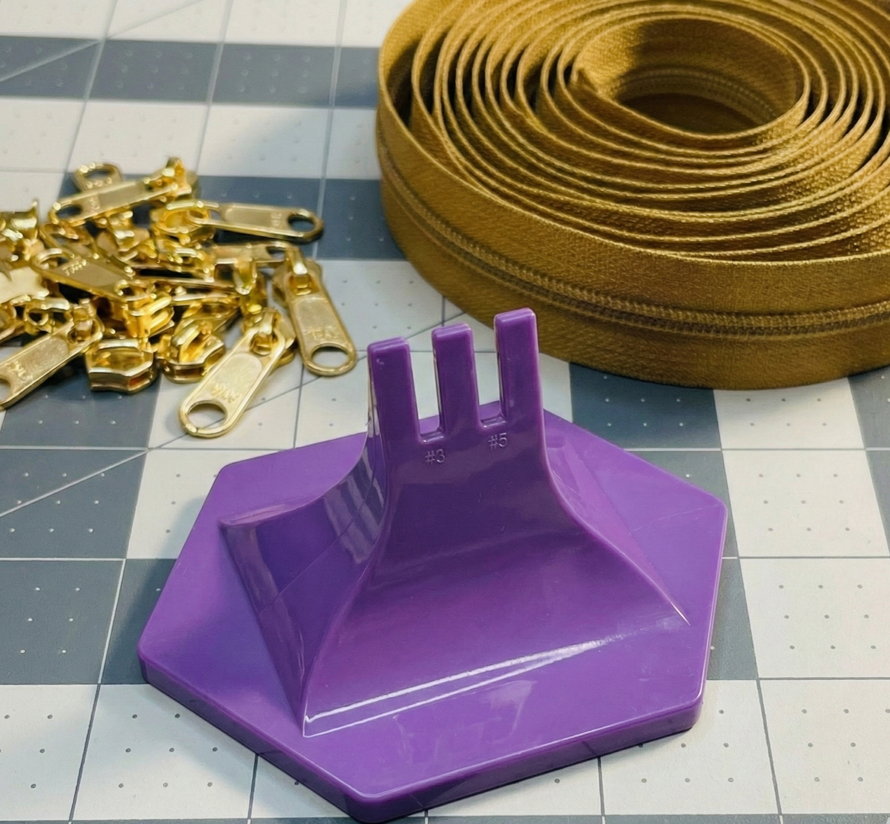 How to Install a Zipper Pull on Zipper Tape - Be Mandy Things